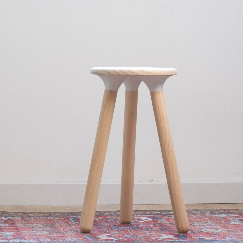 Stool: UCHAK – ussa