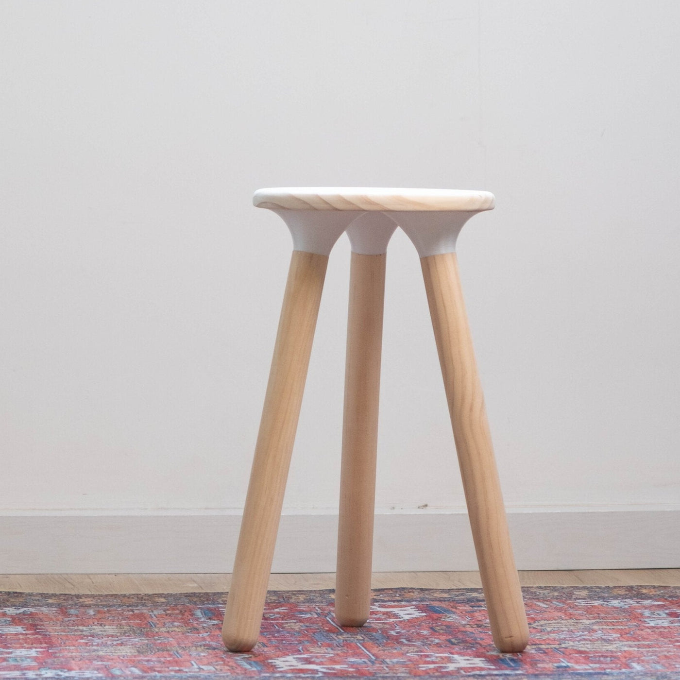 Stool: UCHAK – ussa